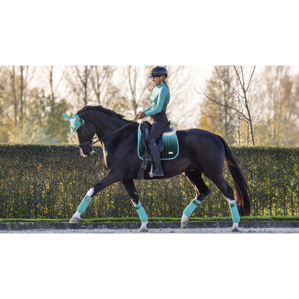 Tapis LeMieux Spectrum Dressage Square - Éclat et confort pour votre selle
